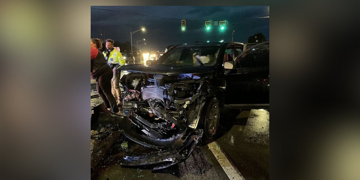Multiple people hurt in car crash Multiple people hurt in car crash